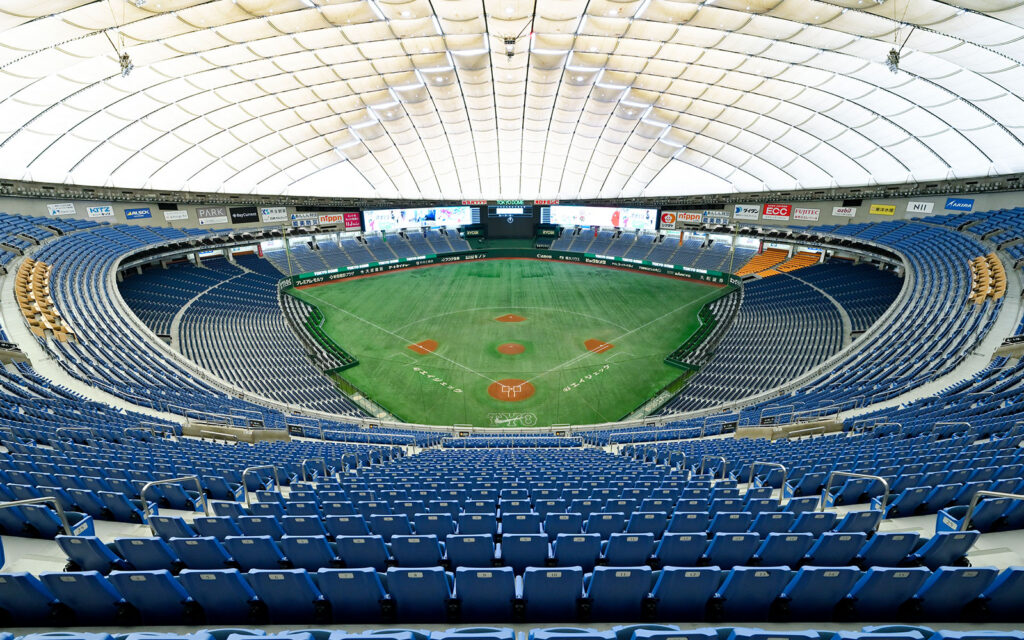 明治神宮球場でビジター観戦！楽しみ方とビジター席、他球団グッズは？ | BASEBALL BUZZ